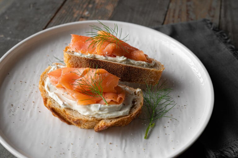 Simple Smoked Salmon Toast Recipe: Quick & Easy